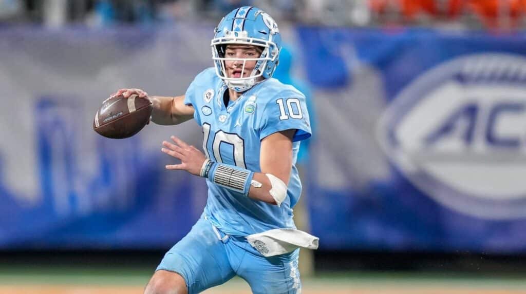 Video: Drake Maye scorer første touchdown - Gul klud